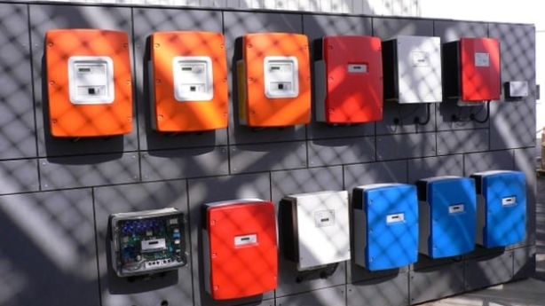 Pengertian Inverter, Komponen Inverter dan Prinsip Kerja - Delta Mitra ...